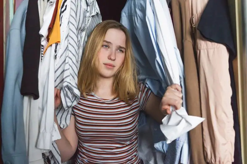 How To Get Rid Of Too Many Clothes In 5 Easy Steps | Dreamer In Denim